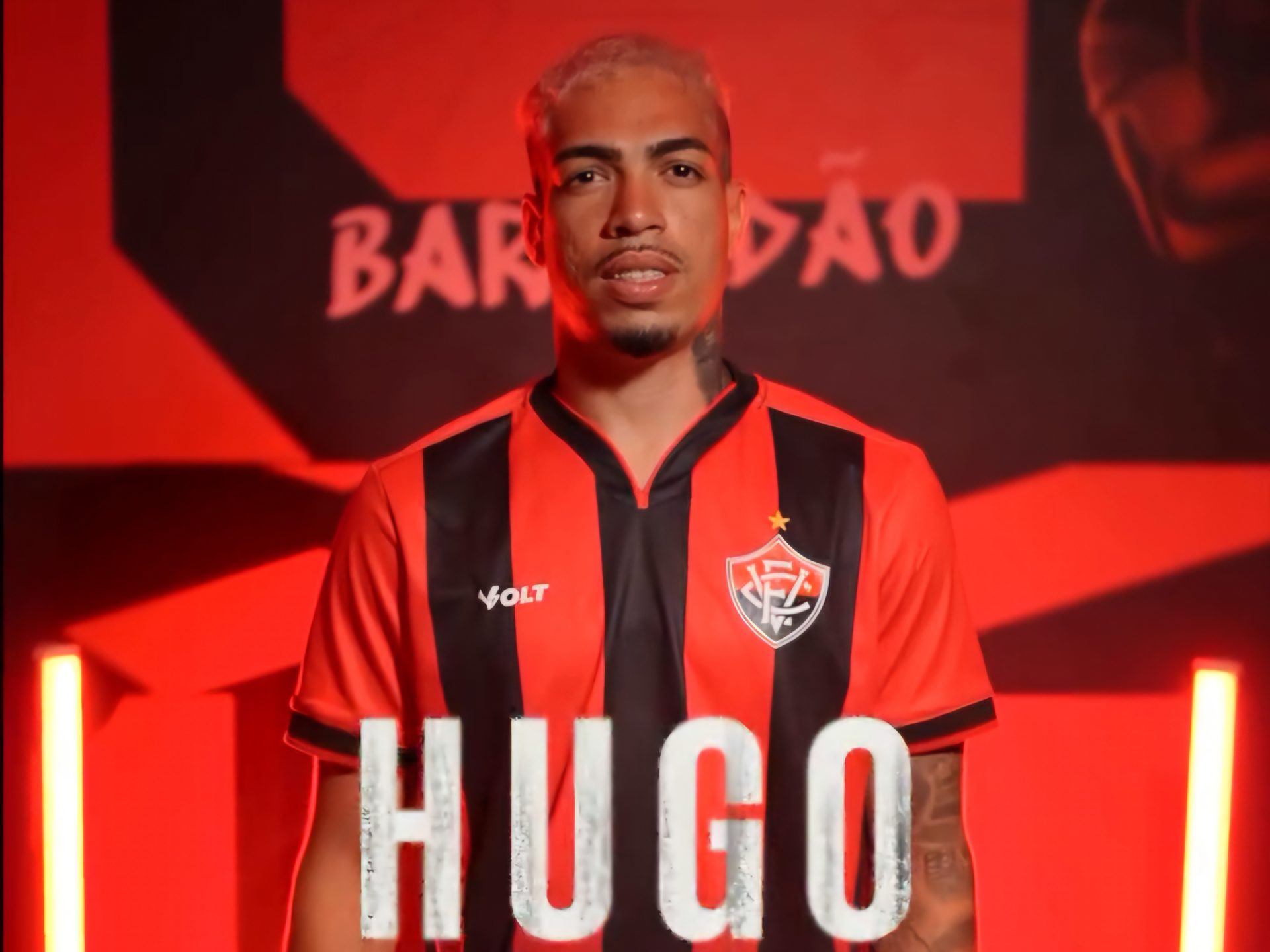 Já está no Barradão! Lateral-esquerdo Hugo, ex-Botafogo, é oficializado ...